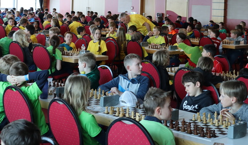 DSJ zahlt Überschüsse der Schulschachmeisterschaften an Schulen aus ...